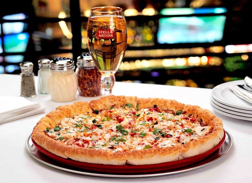 Minsky's Pizza from Kansas City's Best Eats | E! News Minsky's Pizza from Kansas City's Best Eats | E! News