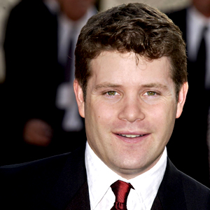 Sean Astin Finishes Ironman to Fans Cheering "Rudy! Rudy!" - E! Online