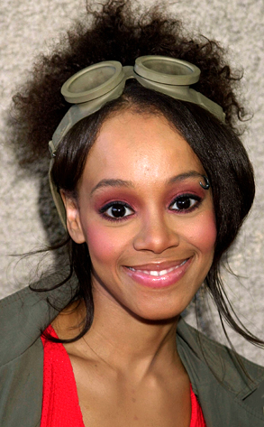 Lisa Left Eye Lopes: 1971-2002 from Shocking Pop Star Deaths | E! News