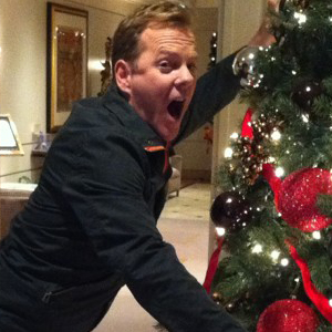 Kiefer Sutherland Graciously Spares a Christmas Tree This Holiday ...