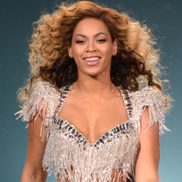 Beyoncé Shows Off Svelte Figure at First Concert Post-Baby - E! Online