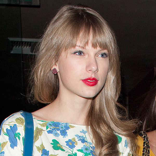 Taylor Swift Acts Her Age and Watches L.A. Kings Game at a Bar, But ...