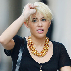 Miley Cyrus and Her New 'Do Head to New York City | E! News