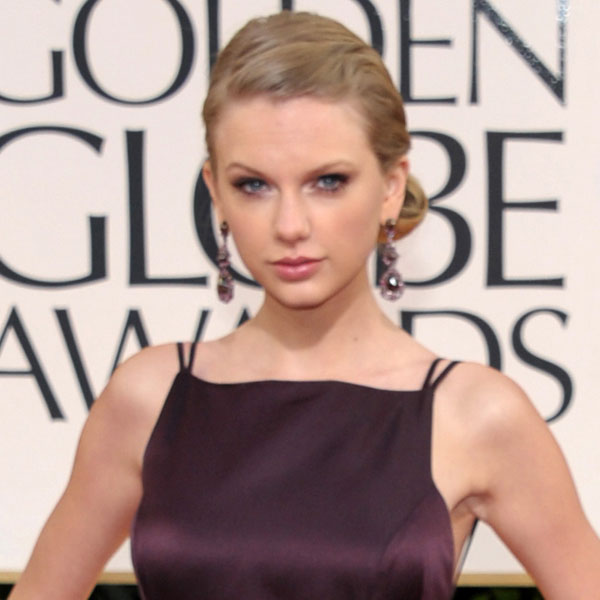 Golden Globes Trend Alert! Stunning Statement Earrings on Taylor Swift ...