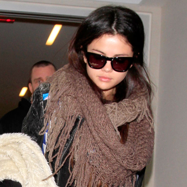 Selena Gomez Performs Cry Me a River