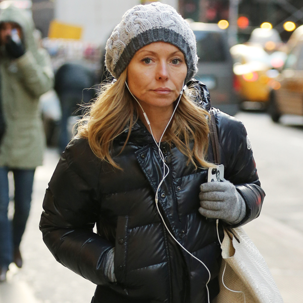 Kelly Ripa Without Makeup—How Does She Look? - E! Online