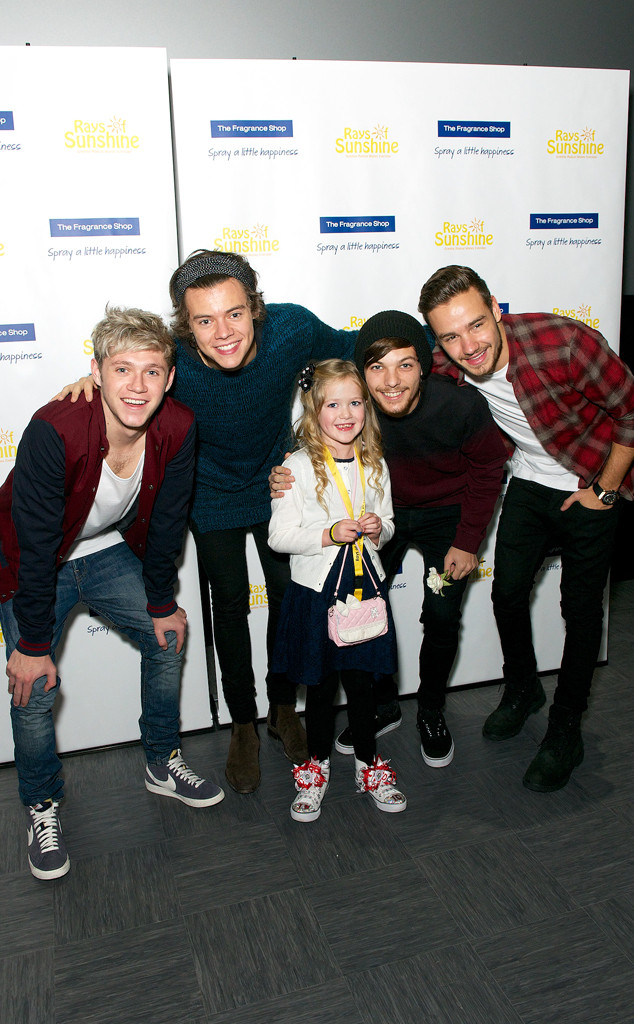 One Direction Surprises Sick Children, Performs Songs Sans Zayn Malik ...