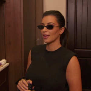 KKTM Bonus Clip: Kim Kardashian Spies on Kourtney - E! Online