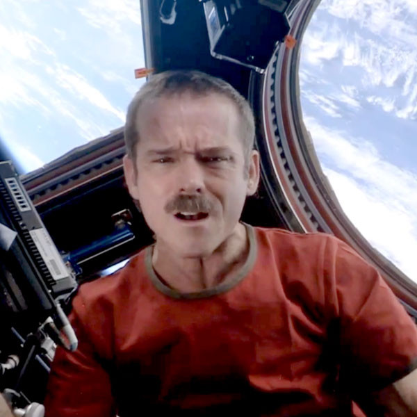 Watch Astronaut Cover David Bowie's "Space Oddity" From Space! - E ...