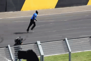 GIF Exchange: Turning Tricks | E! News