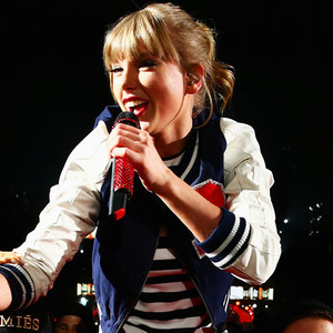 Watch Taylor Swift's New Red Music Video | E! News