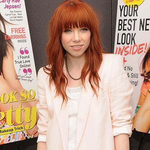 Carly Rae Jepsen's Hilariously Bad First Pitch—Watch! | E! News