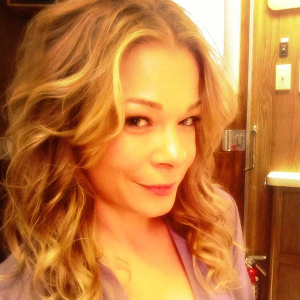 LeAnn Rimes Flaunts Cleavage on Set - E! Online