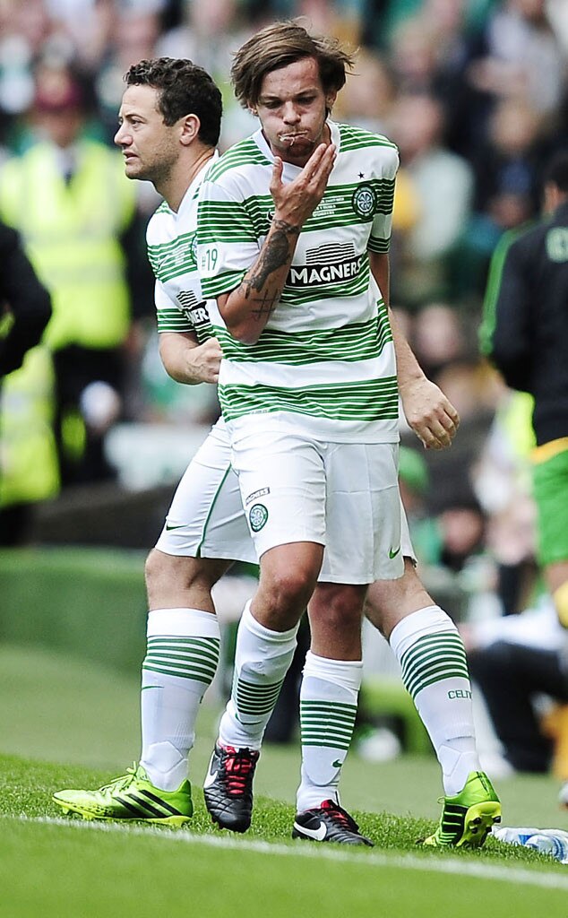 1D's Louis Tomlinson Vomits After Soccer Tackle | E! News