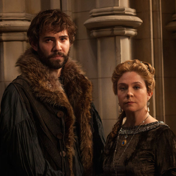 Reign Star Talks Game of Thrones Comparisons - E! Online