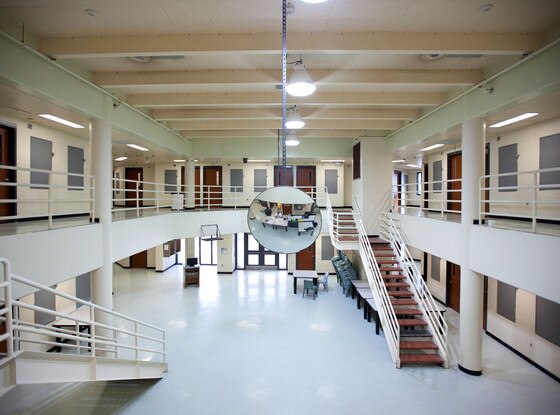 Así es la cárcel donde estuvo Justin Bieber (+ Foto) | E! News