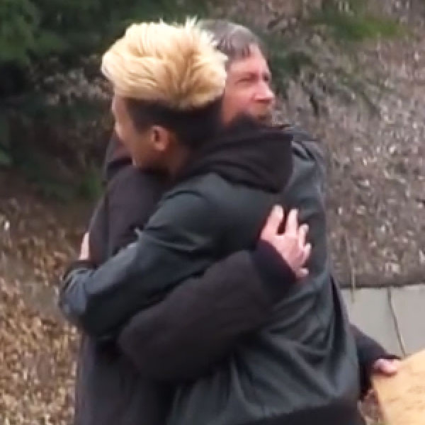 Watch the Surprising Way a Homeless Man Spends $100 - E! Online