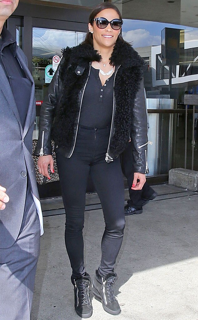 Smiling Paula Patton Removes Her Wedding Ring | E! News