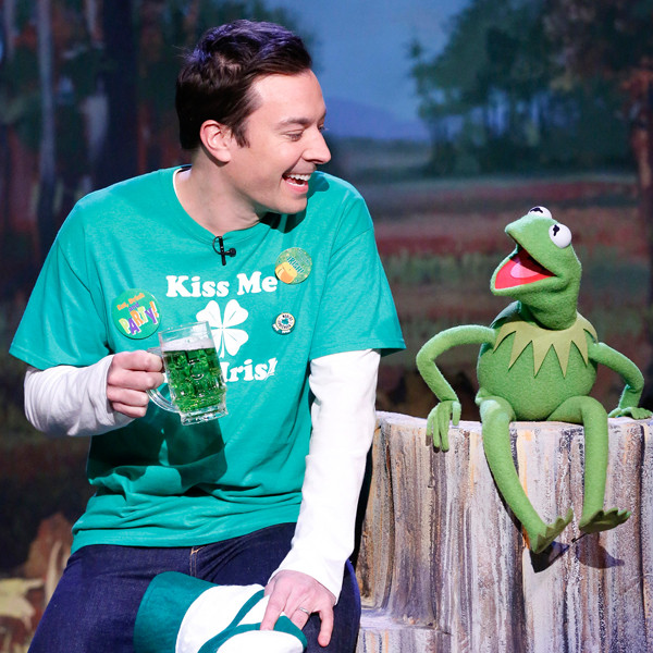 Watch Jimmy Fallon & Kermit the Frog Sing "Bein' Green!" - E! Online