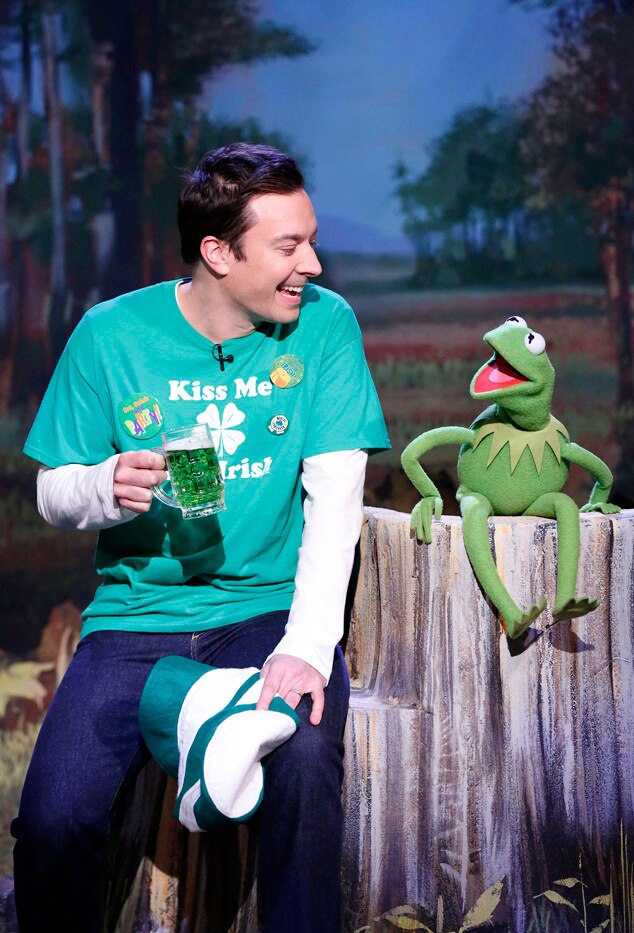 Watch Jimmy Fallon & Kermit the Frog Sing Bein' Green! | E! News