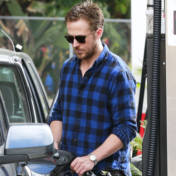 Ryan Gosling Makes Pumping Gas Look Hot: See the Swoon-Worthy Pic