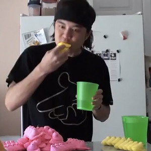 Watch This Guy Eat 100 Peeps in 2 Minutes
