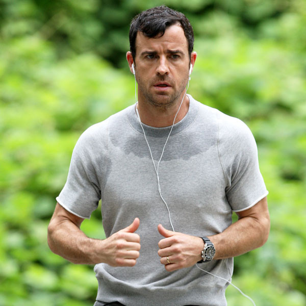 Justin Theroux Addresses His "Flopping" Bulge - E! Online