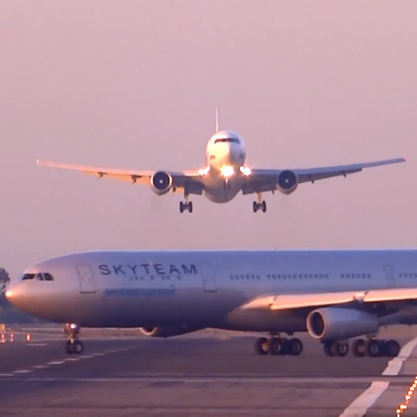 Watch These Planes' Near-Miss Moment at El Prat Airport in Barcelona