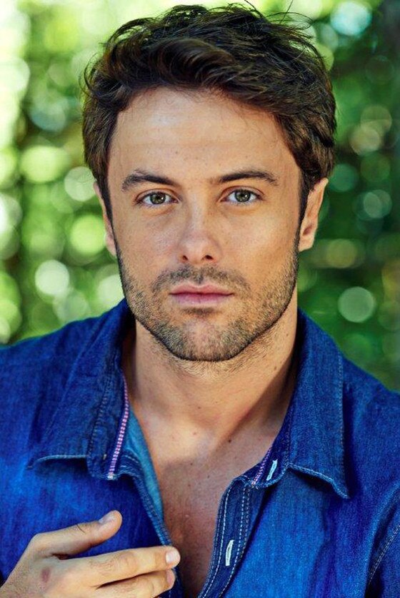 Kayky Brito faz ensaio sensual para a revista Vogue | E! News