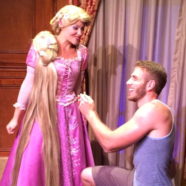 This Guy Proposed to All of the Princesses at Disney World - E! Online