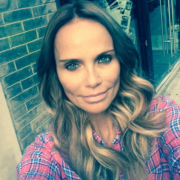 Kristin Chenoweth Dyes Hair Brunette, Gets Extensions