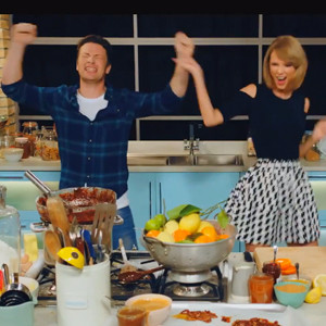 Taylor Swift and Jamie Oliver Sing ''Bake It Off''—Watch! - E! Online - CA