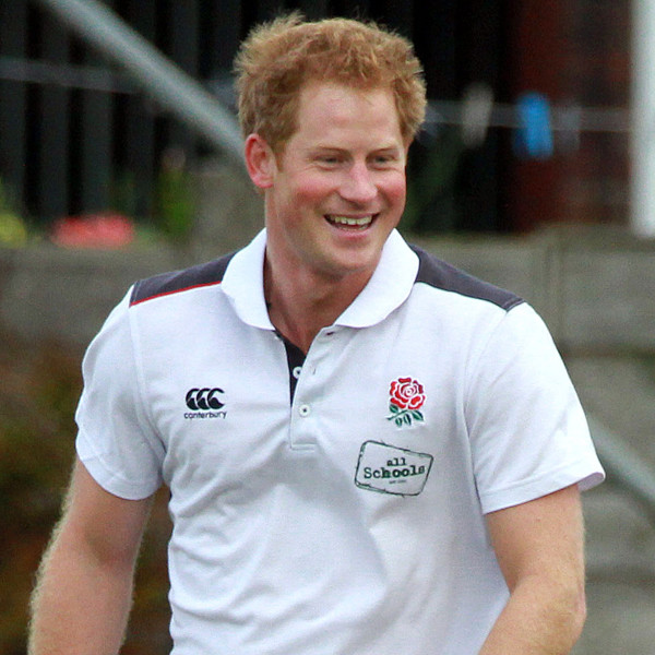 Prince Harry Shows Off His Rugby Skills While Mentoring Young Kids - E ...