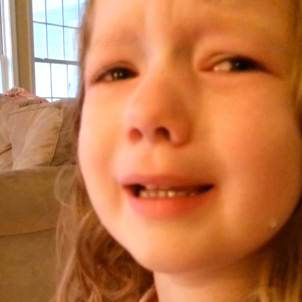 Little Girls Sobs Because She'll Never Meet George Washington - E! Online