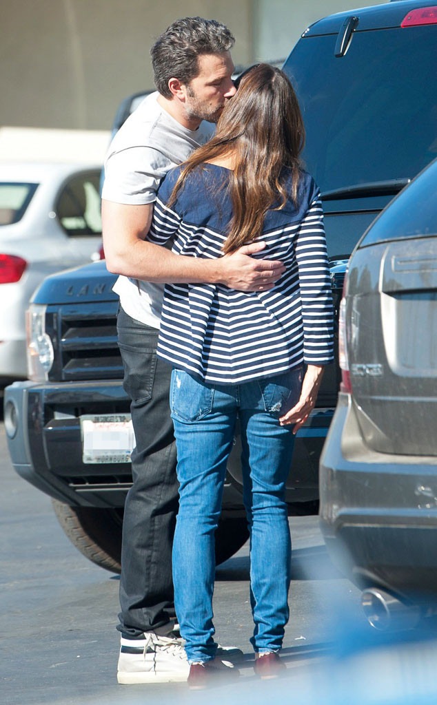 Ben Affleck Kisses Jennifer Garner In Rare Pda Moment—see The Pic E News Australia