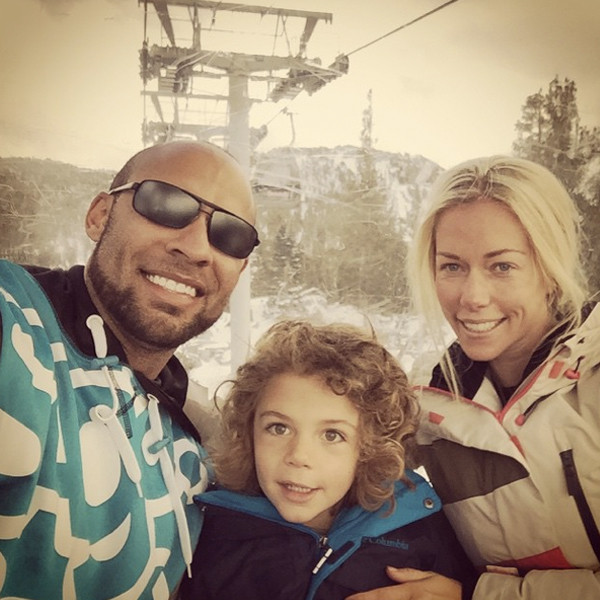 Kendra Wilkinson Shares Adorable Family-Filled Photo From Vacation - E ...