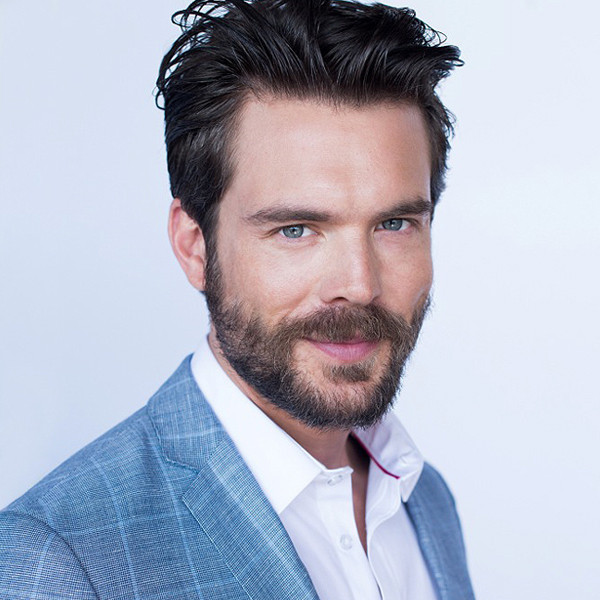 HTGAWM Star Charlie Weber Is Engaged! - E! Online