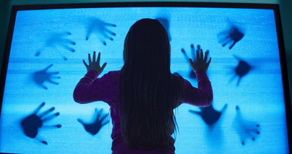 The Poltergeist Trailer Will Make You Want to Leave Suburbia and Never ...