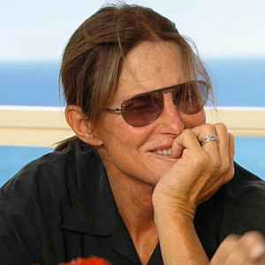 Bruce Jenner Goes On Date With Kris Jenners Best Friend E Online