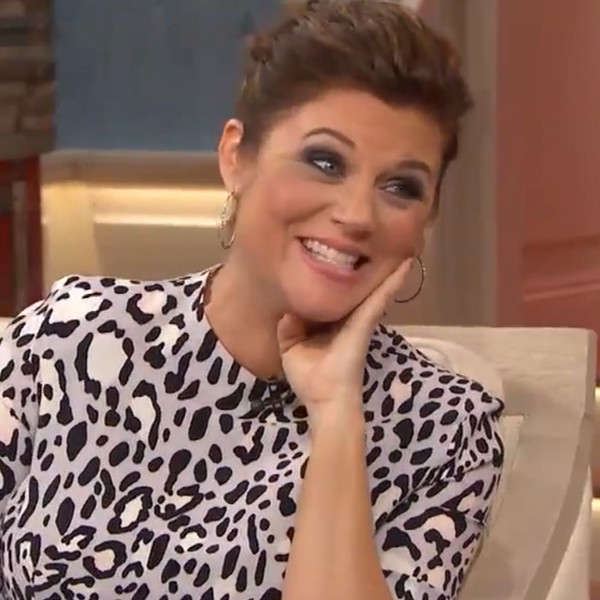Tiffani Thiessen Recalls Her First 90210 On-Screen Kiss - E! Online