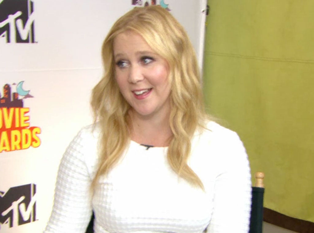 Watch Amy Schumer Hilariously Try to Correct Her ''Glaring Flaw'' - E ...