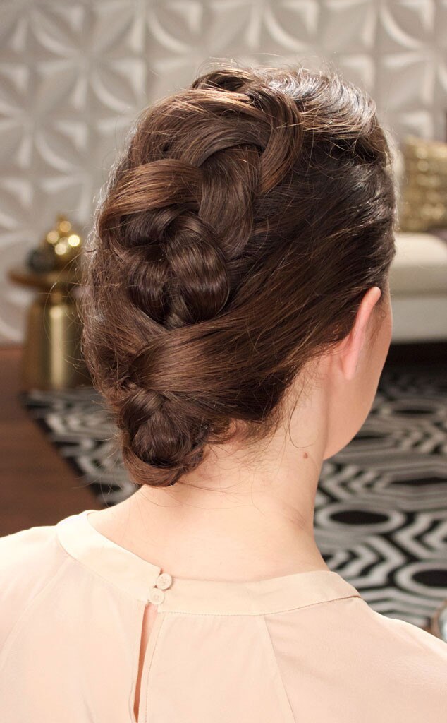 How to Do the Braided Mohawk From Pitch Perfect 2 | E! News