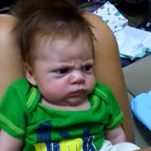 Conoce al bebe más malhumorado del mundo (+ Video) - E! Online Latino - MX