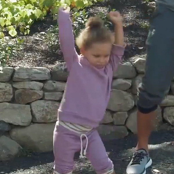 Watch: Riley Curry Rocks the Nae Nae With Dad & Jeremy Lin