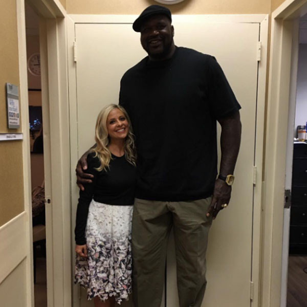 Shaquille O'Neal Towers Over Kelly Ripa and Sarah Michelle Gellar - E ...