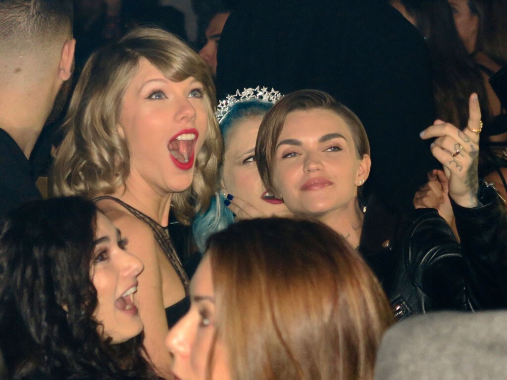 Taylor Swift Parties With Ruby Rose Whlle Calvin Harris Performs | E! News