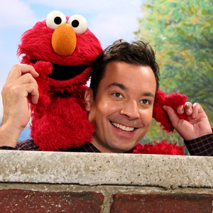 Jimmy Fallon and Sesame Street Characters Photobomb Families | E! News ...