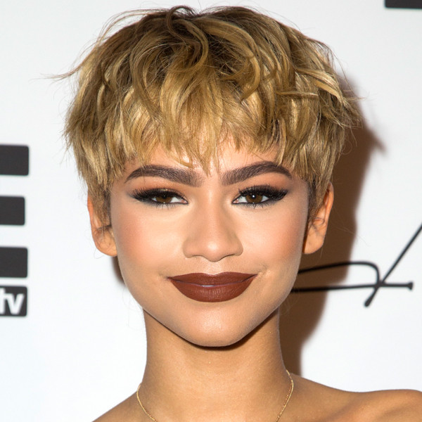 Zendaya Rocks Short Blond Hairstyle at Shoe Collection Launch Event - E ...