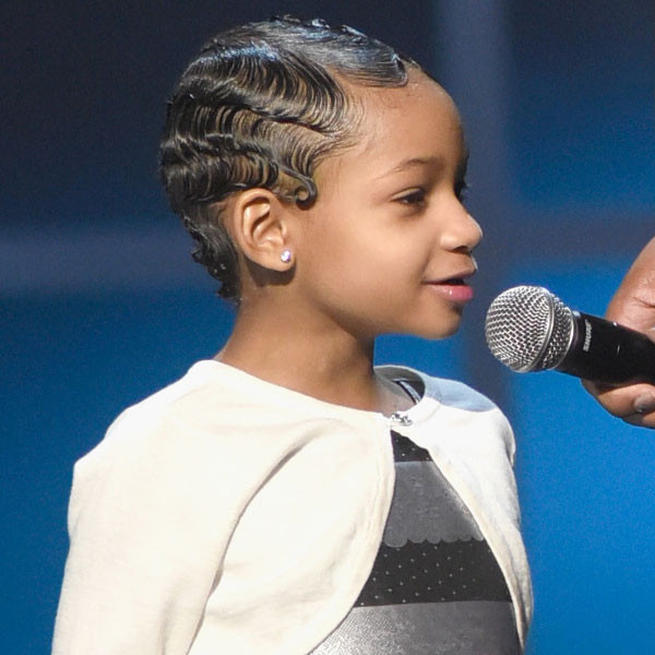 Devon Still's Daughter Leah Still Inspires Others at NFL Honors - E! Online