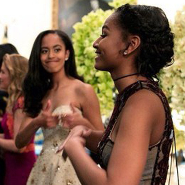 Ryan Reynolds Meets Sasha Obama, Malia Pulls Cutest Big Sister Move - E ...